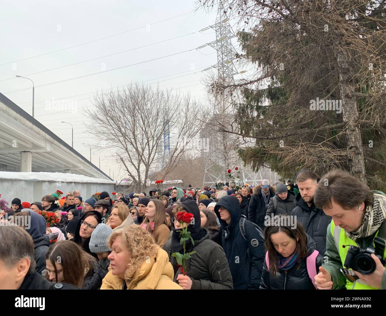 People attending the funeral of Russian opposition leader Alexei ...