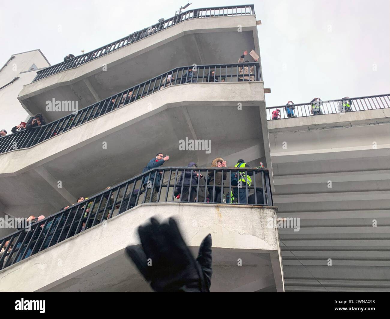 People attending the funeral of Russian opposition leader Alexei ...