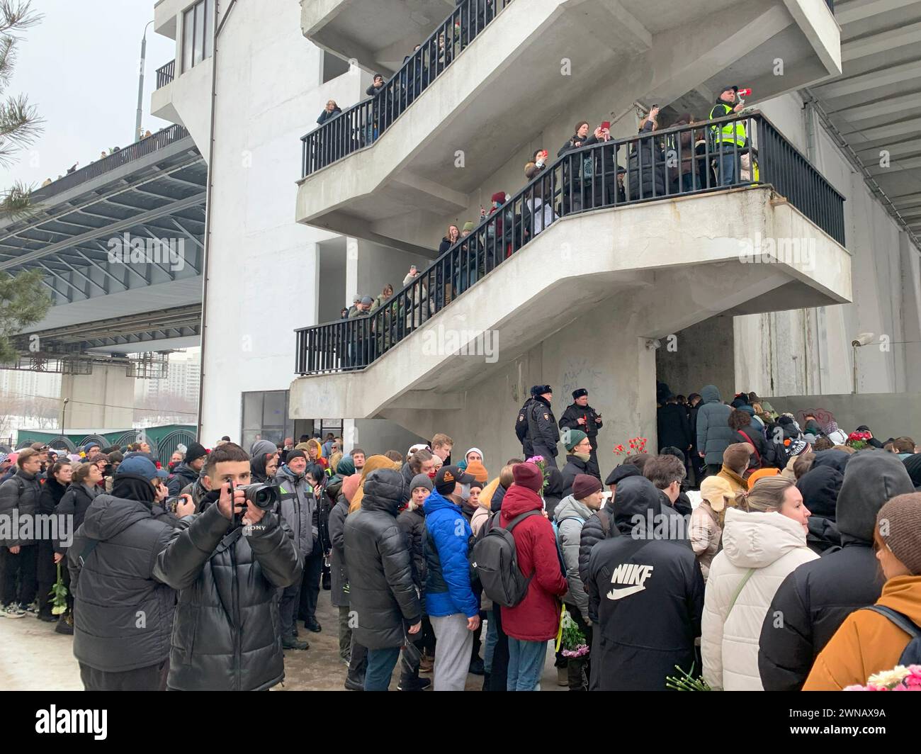 People attending the funeral of Russian opposition leader Alexei ...