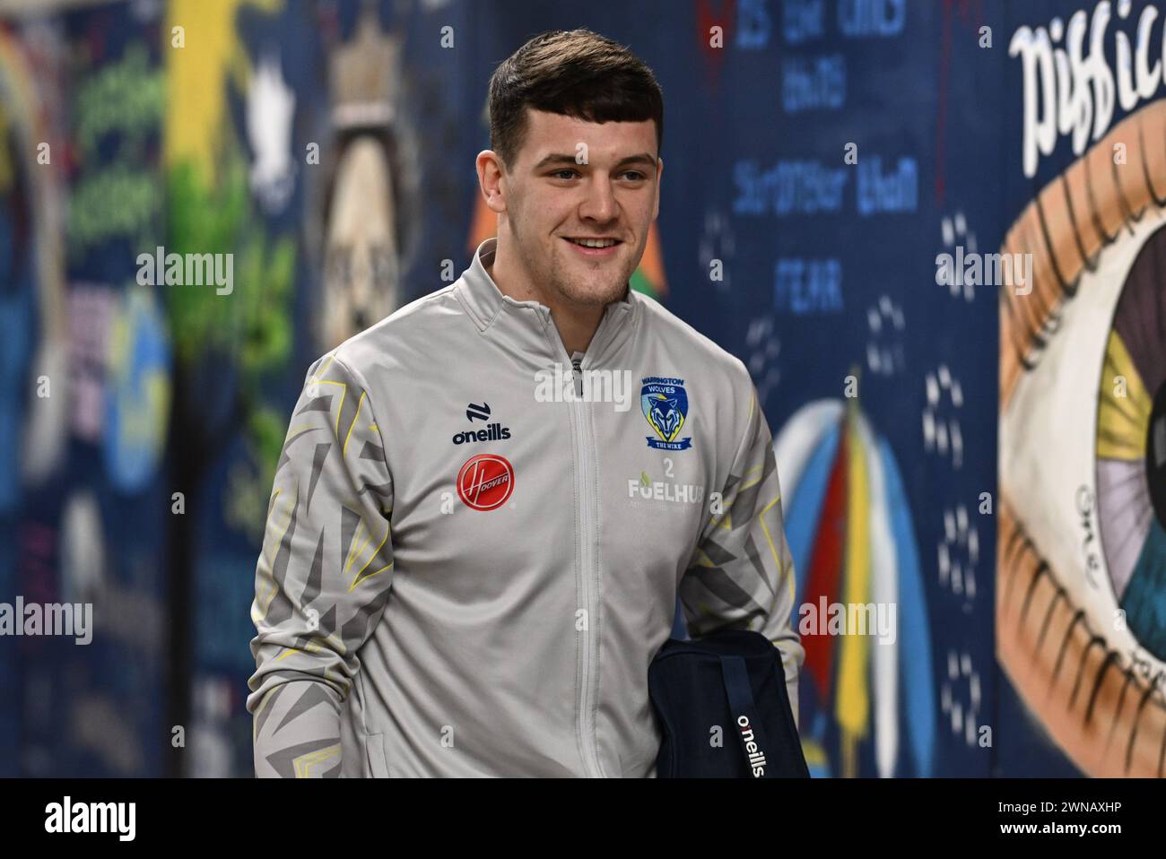 Josh Thewlis of Warrington Wolves arrives during the Betfred Super ...