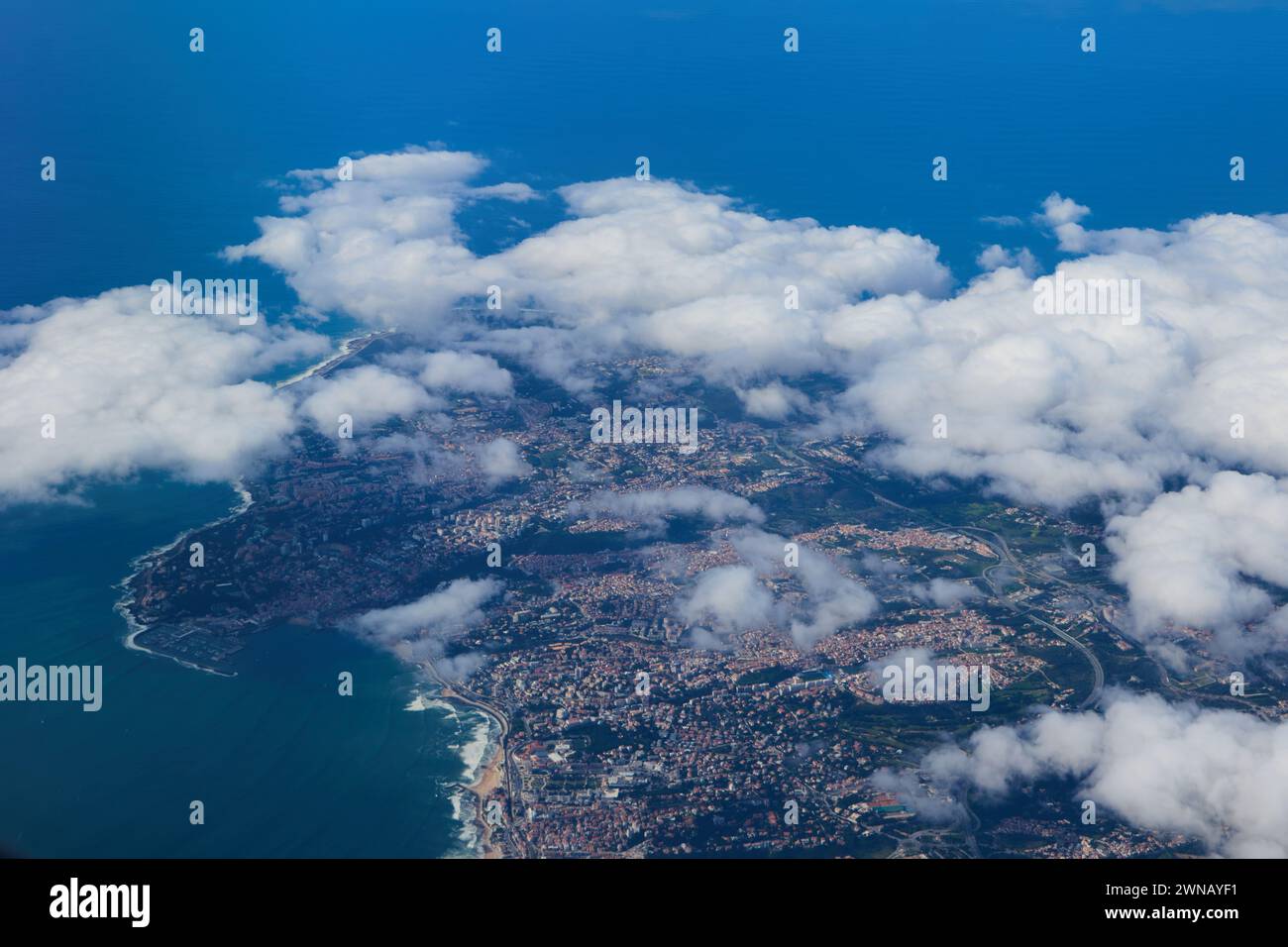 Clouds above plain hi-res stock photography and images - Alamy