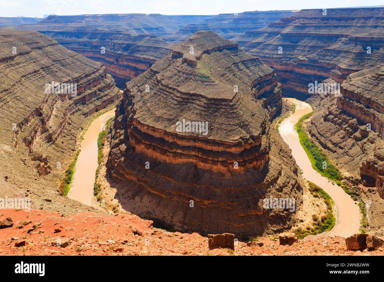 The Entrenched river in a red desert landscape Stock Photo - Alamy
