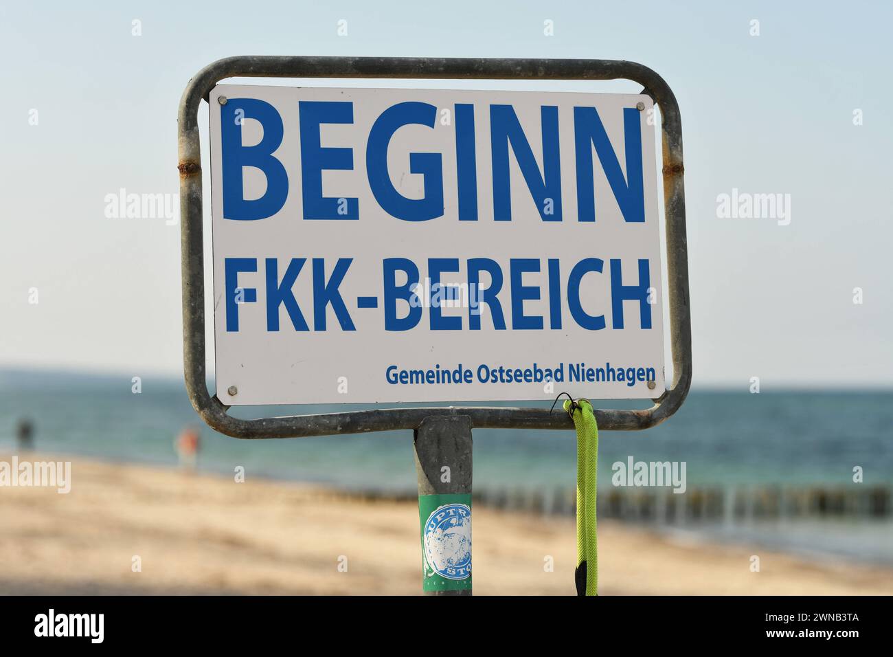 Schild Beginn FKK-Bereich am Strand, Ostseebad Nienhagen, Mecklenburg ...