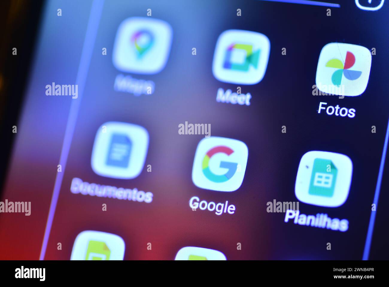 Cellphone screen hi-res stock photography and images - Alamy