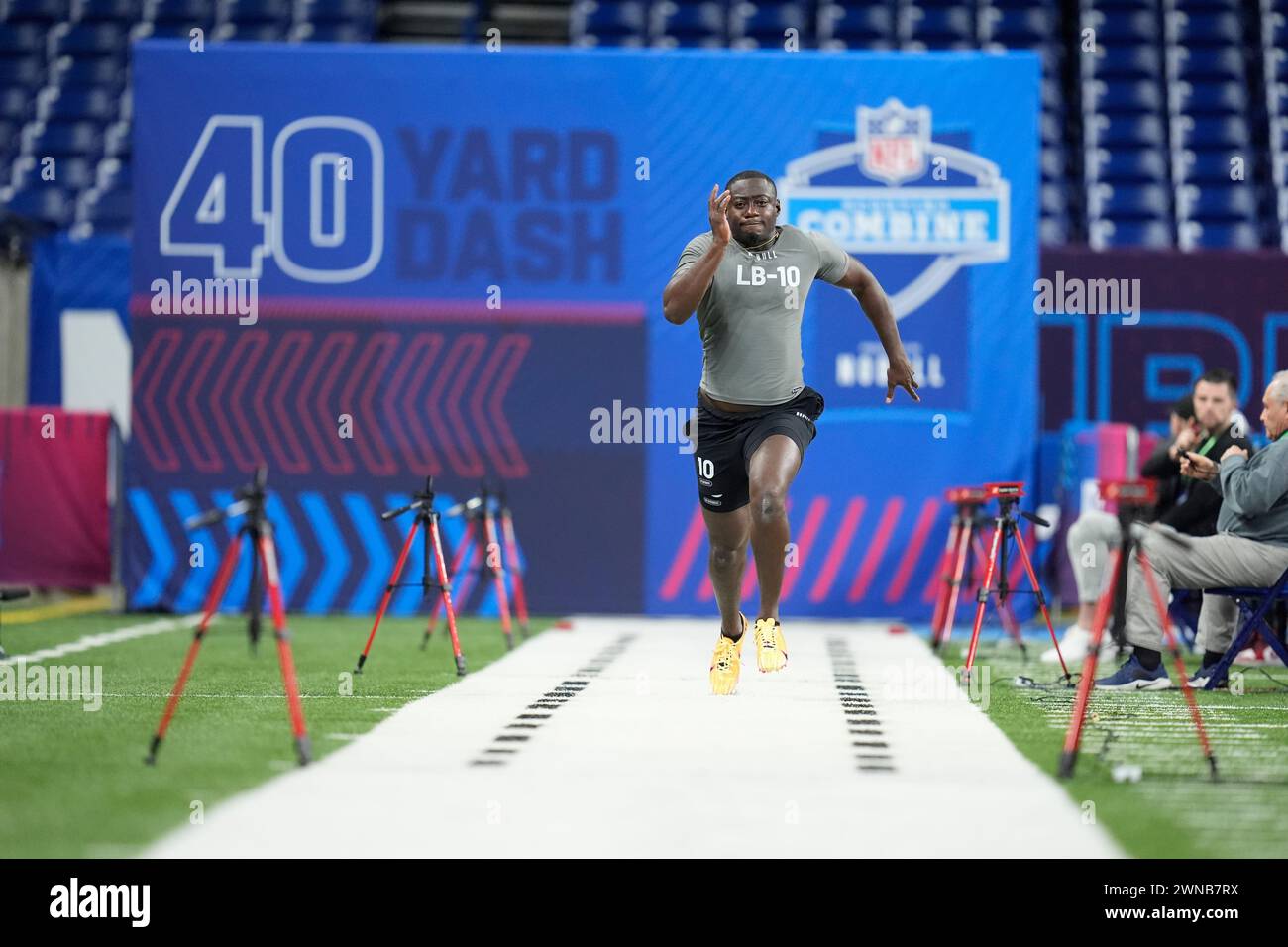 Kansas State linebacker Khalid Duke runs the 40-yard dash at the NFL ...