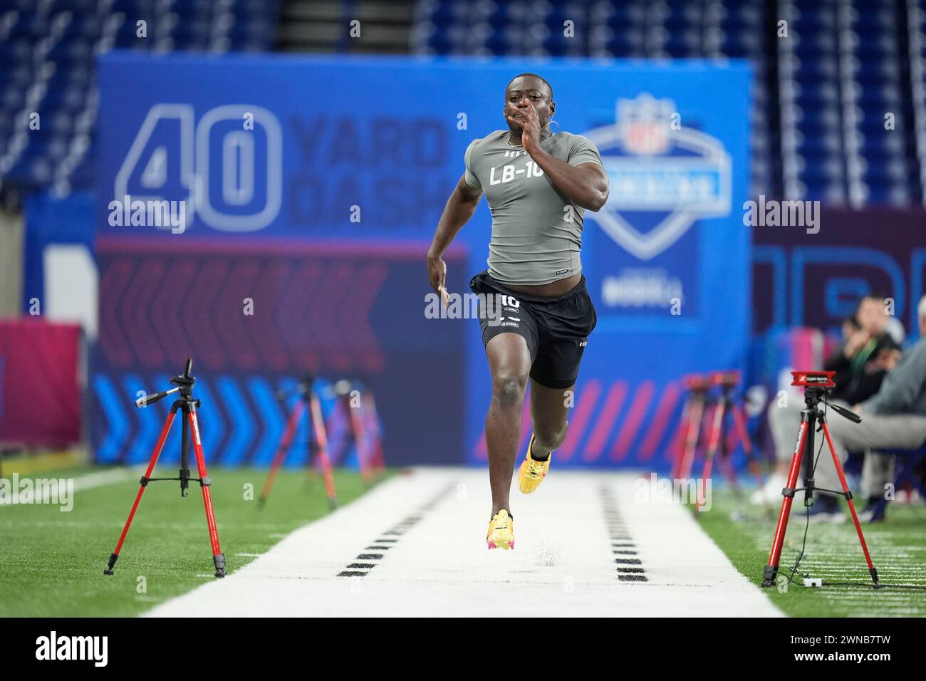 Kansas State linebacker Khalid Duke runs the 40-yard dash at the NFL ...