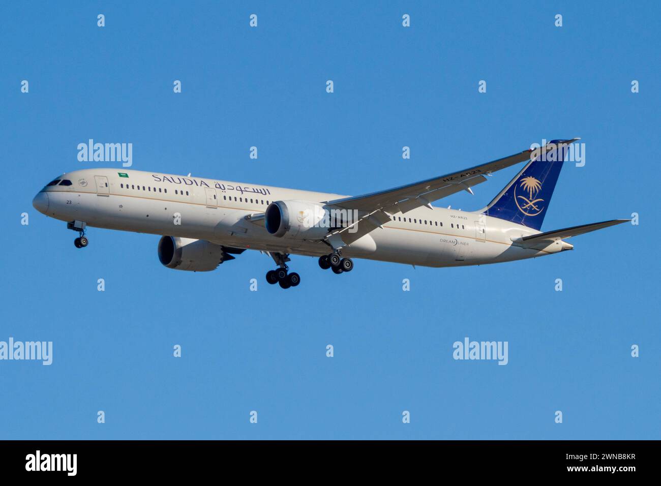 Modern wide body passenger hi-res stock photography and images - Alamy