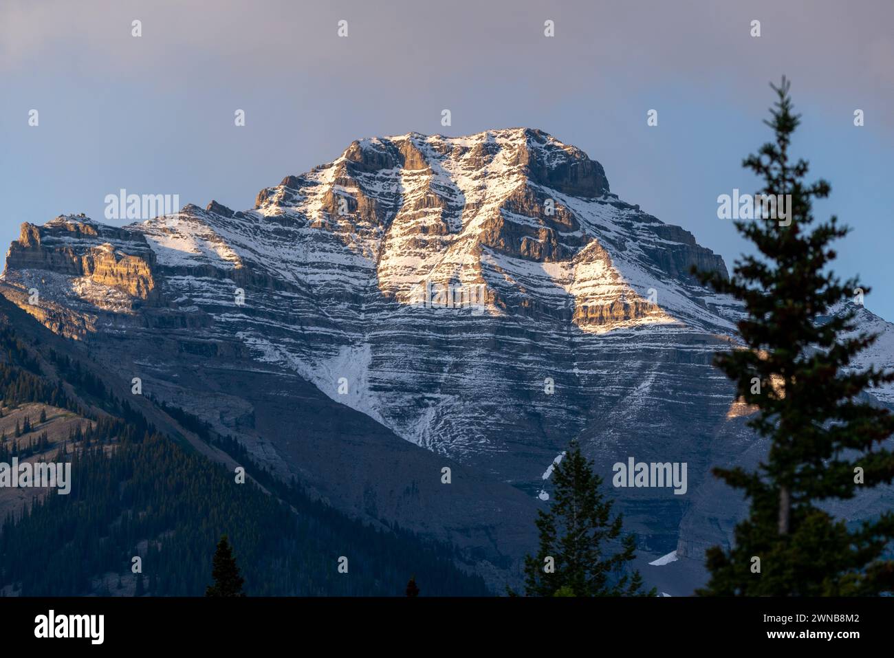 Sunset sky over Mount Rundle in Banff National Park during summer time ...