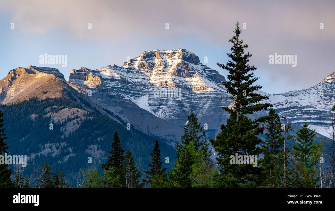 Sunset sky over Mount Rundle in Banff National Park during summer time ...