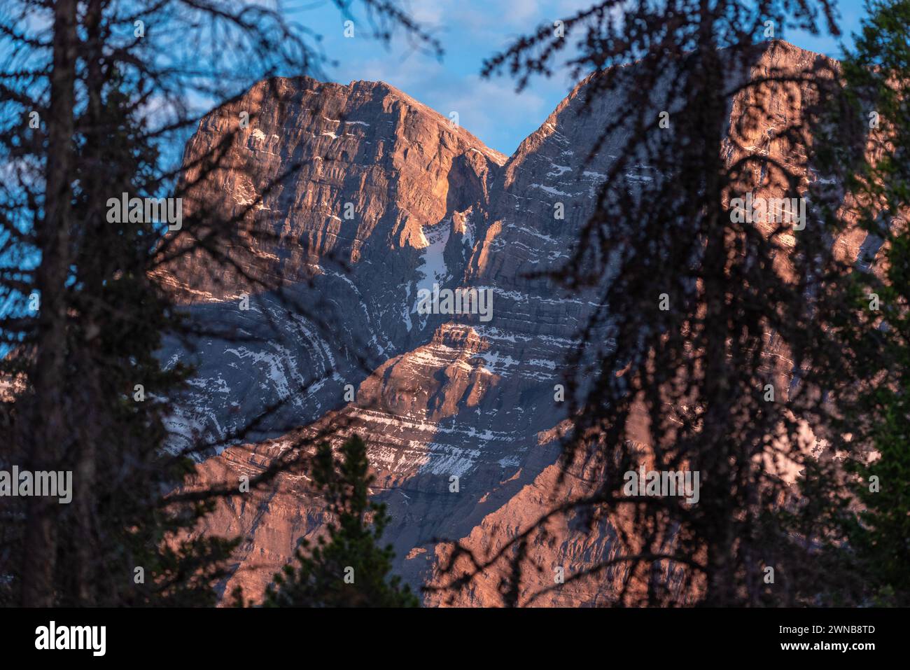 Sunset sky over Mount Rundle in Banff National Park during summer time ...