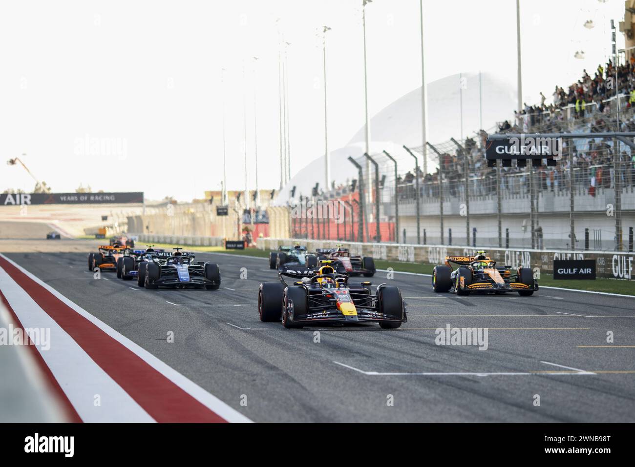 11 PEREZ Sergio (mex), Red Bull Racing RB20, action starting grid ...