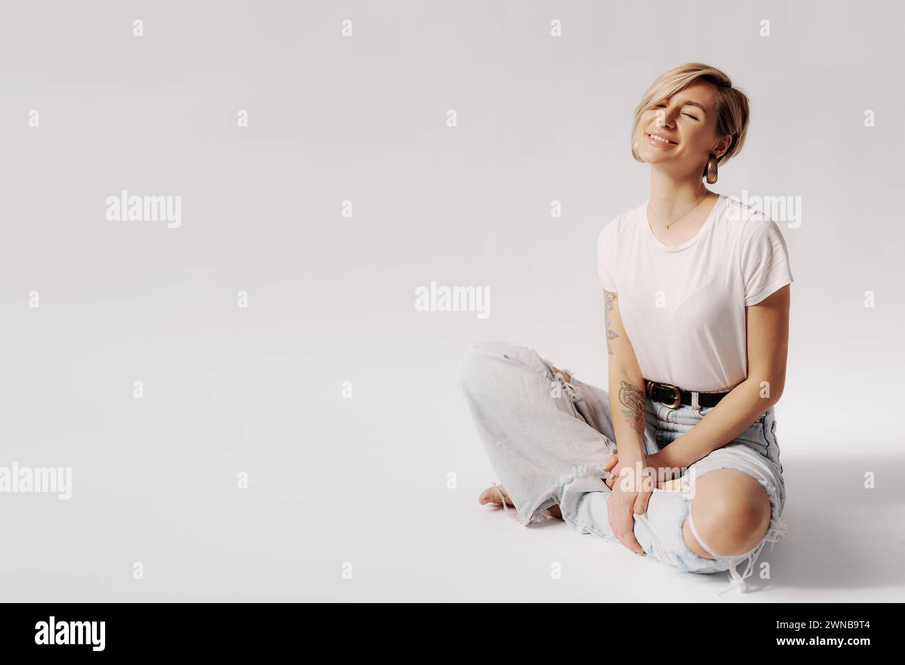 Easygoing pose hi-res stock photography and images - Alamy