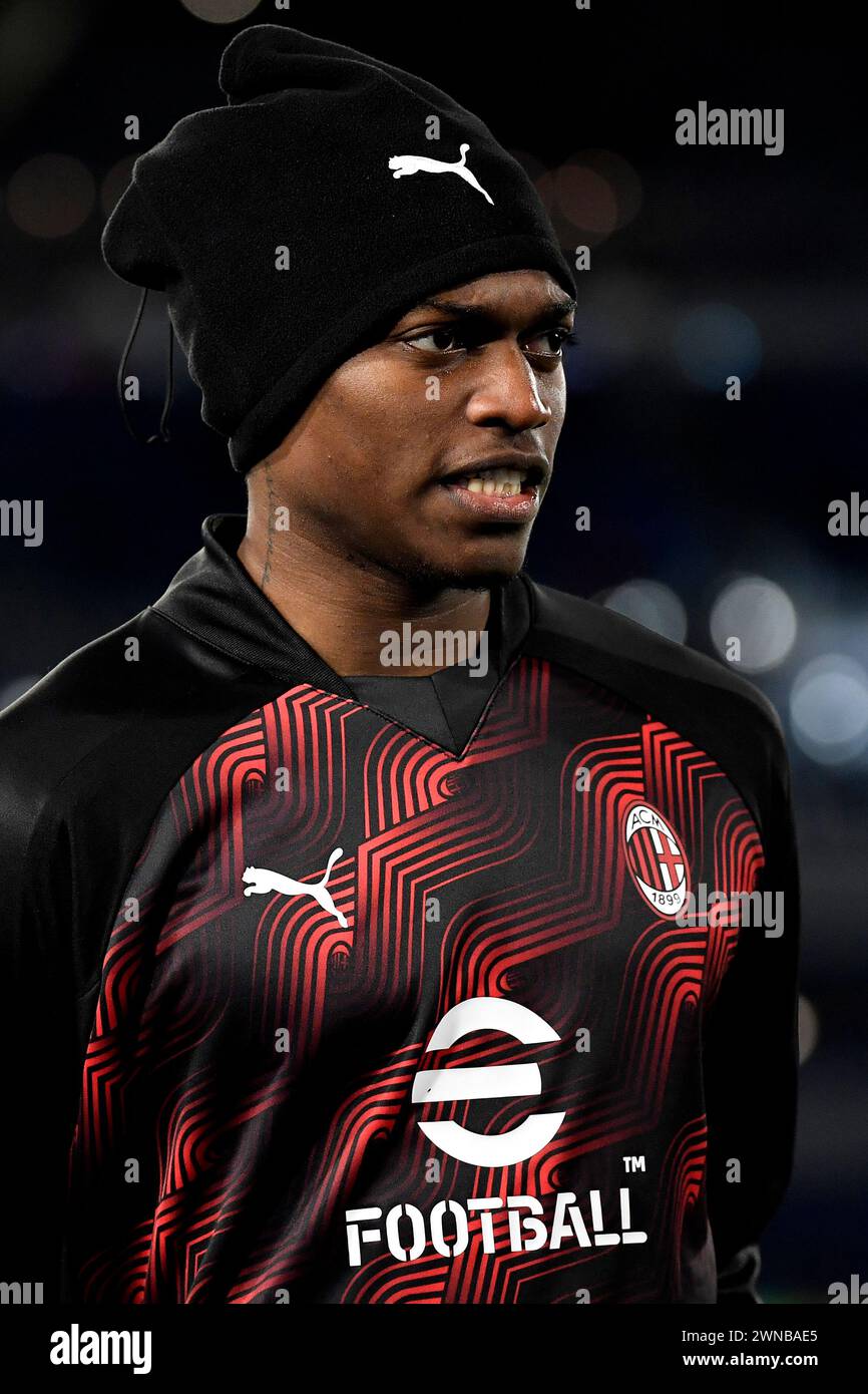 Rafael Leao of AC Milan warms up during the Serie A football match ...