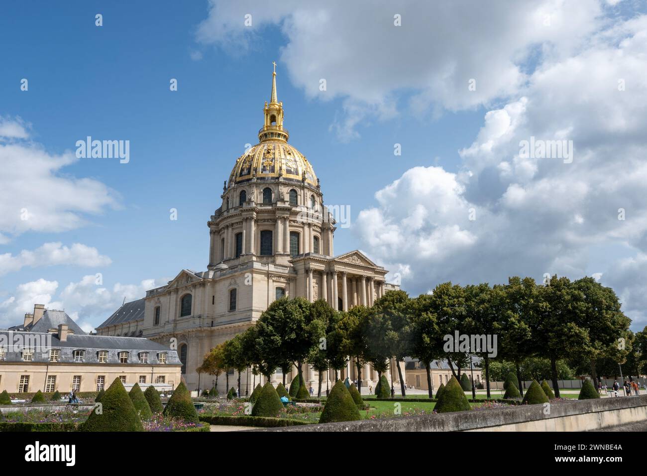 Hôtel des Invalides, Napoleon's Tomb and Military Museum, Paris, France ...