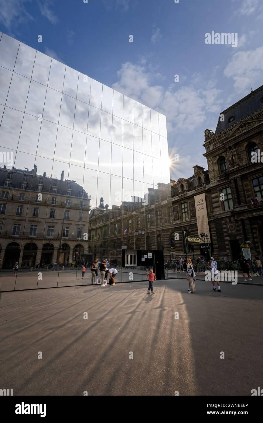 Architectural Glass and reflections of historic buildings, Paris ...