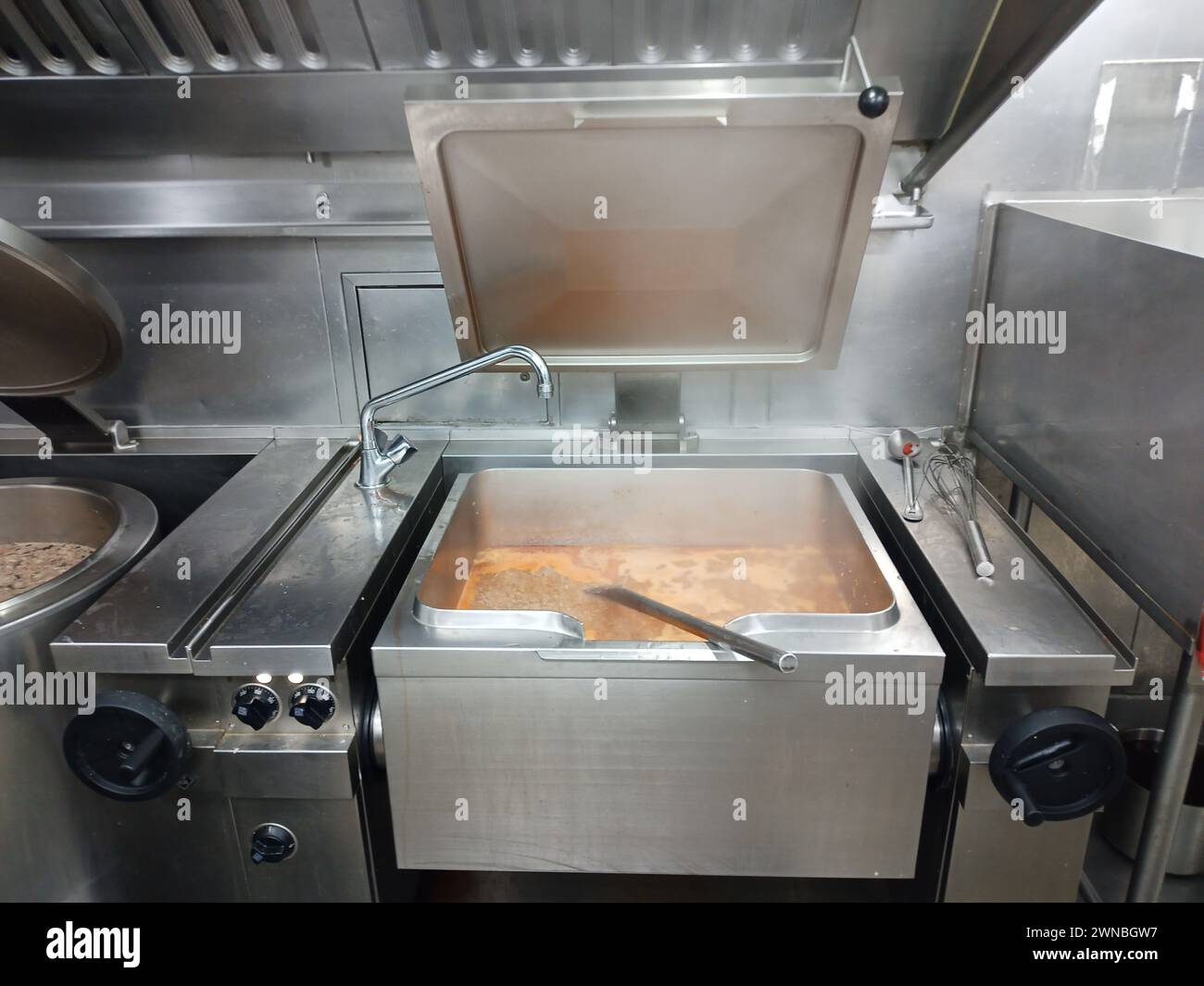 Ship kitchen galley hi-res stock photography and images - Alamy