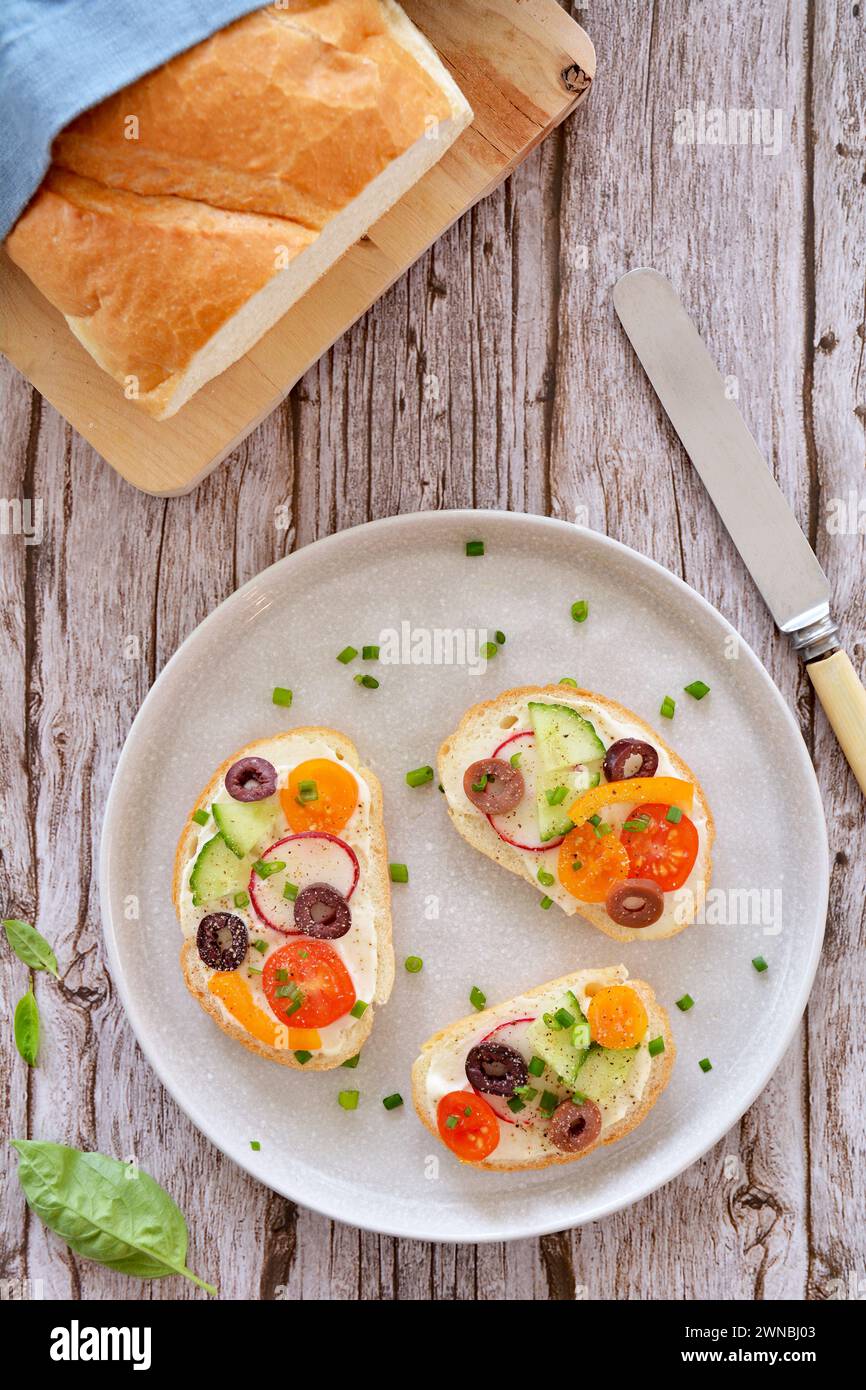 Open face sandwiches hi-res stock photography and images - Alamy