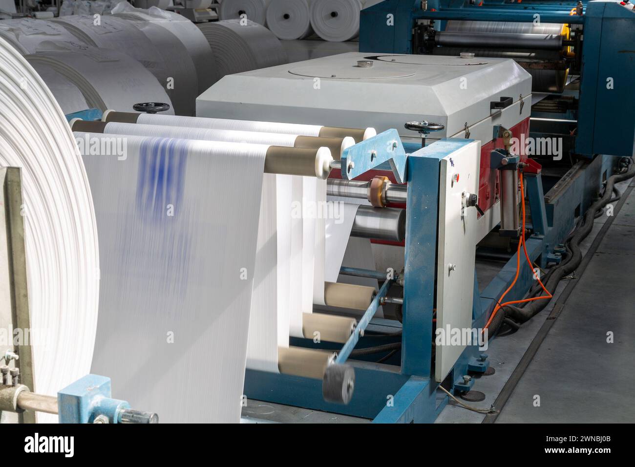 Equipment for making polypropylene bags and applying logos. Automatic ...