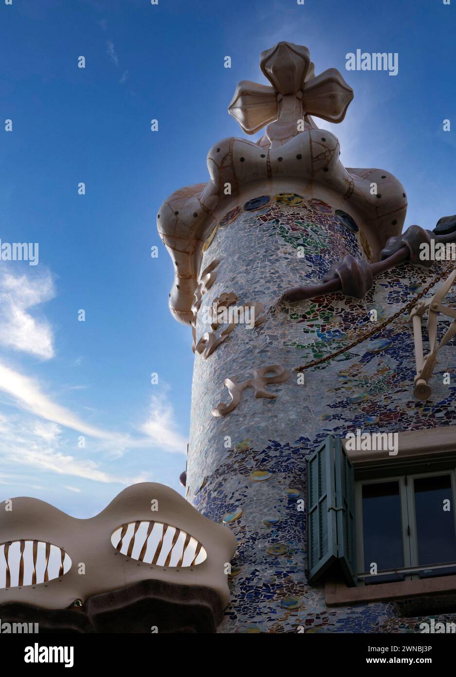 Dragon back roof hi-res stock photography and images - Alamy