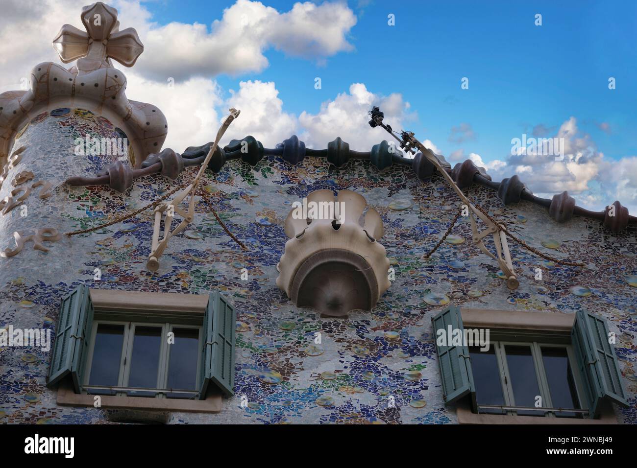 Dragon back roof hi-res stock photography and images - Alamy