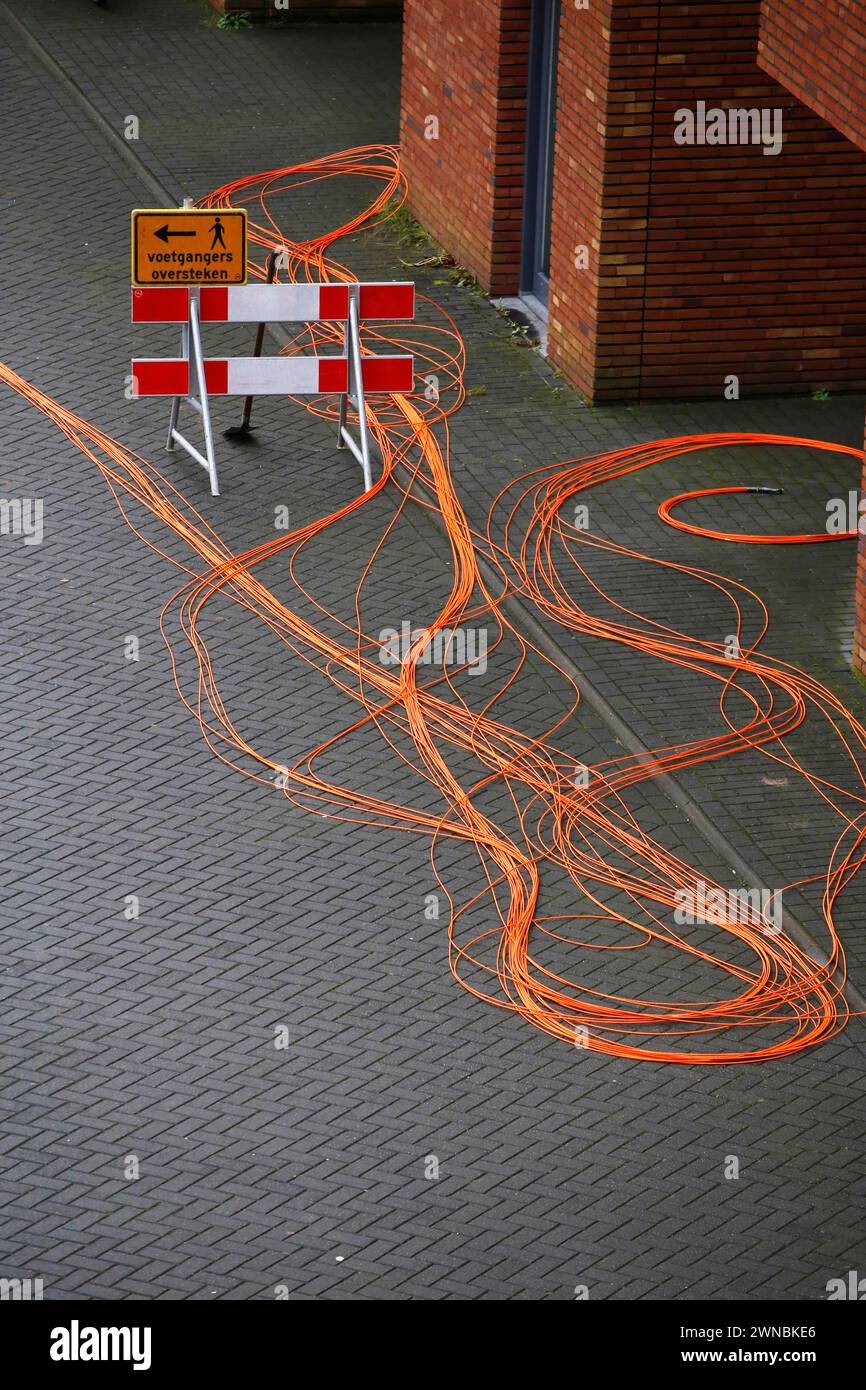 Fiber optic installation home hi-res stock photography and images - Alamy
