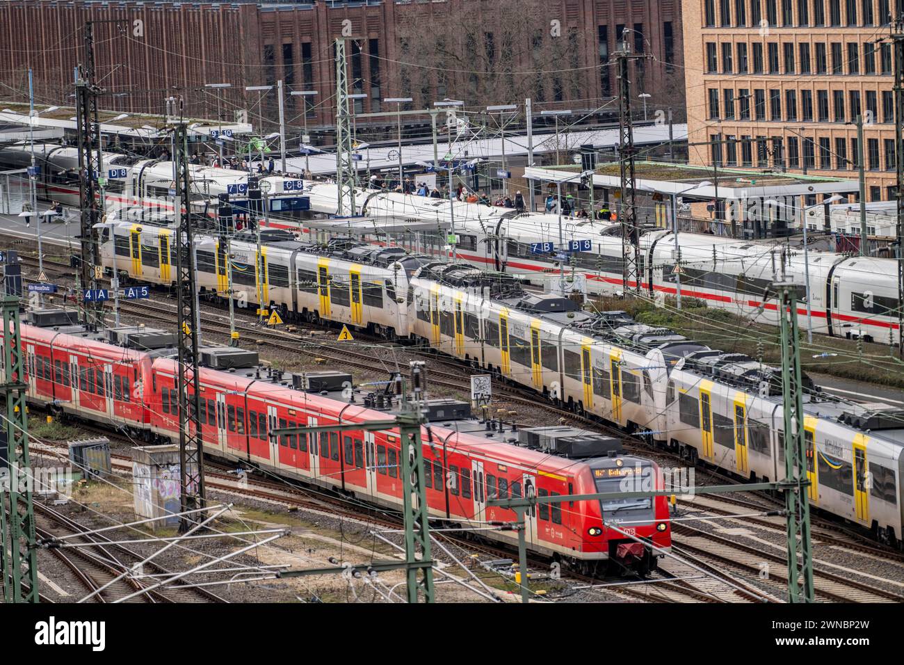 Bahnhof, Köln Messe/Deutz, Bahnsteige, Gleisanlagen Köln, NRW ...