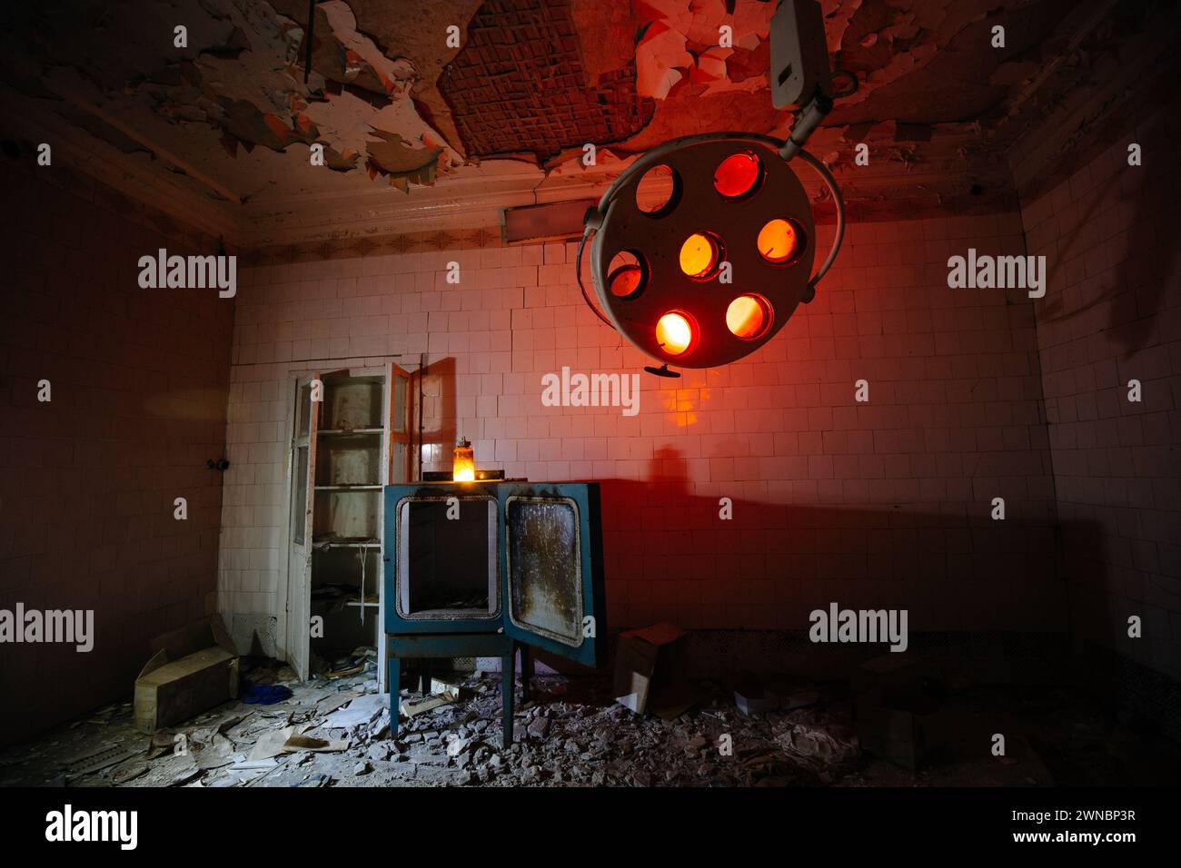 Dirty operating room hi-res stock photography and images - Alamy