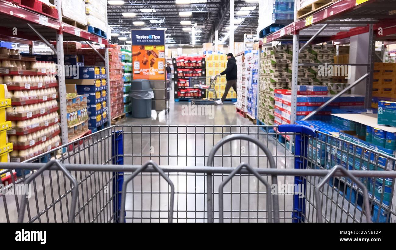 Navigating the Aisles at Sams Club with an Empty Shopping Cart Stock ...
