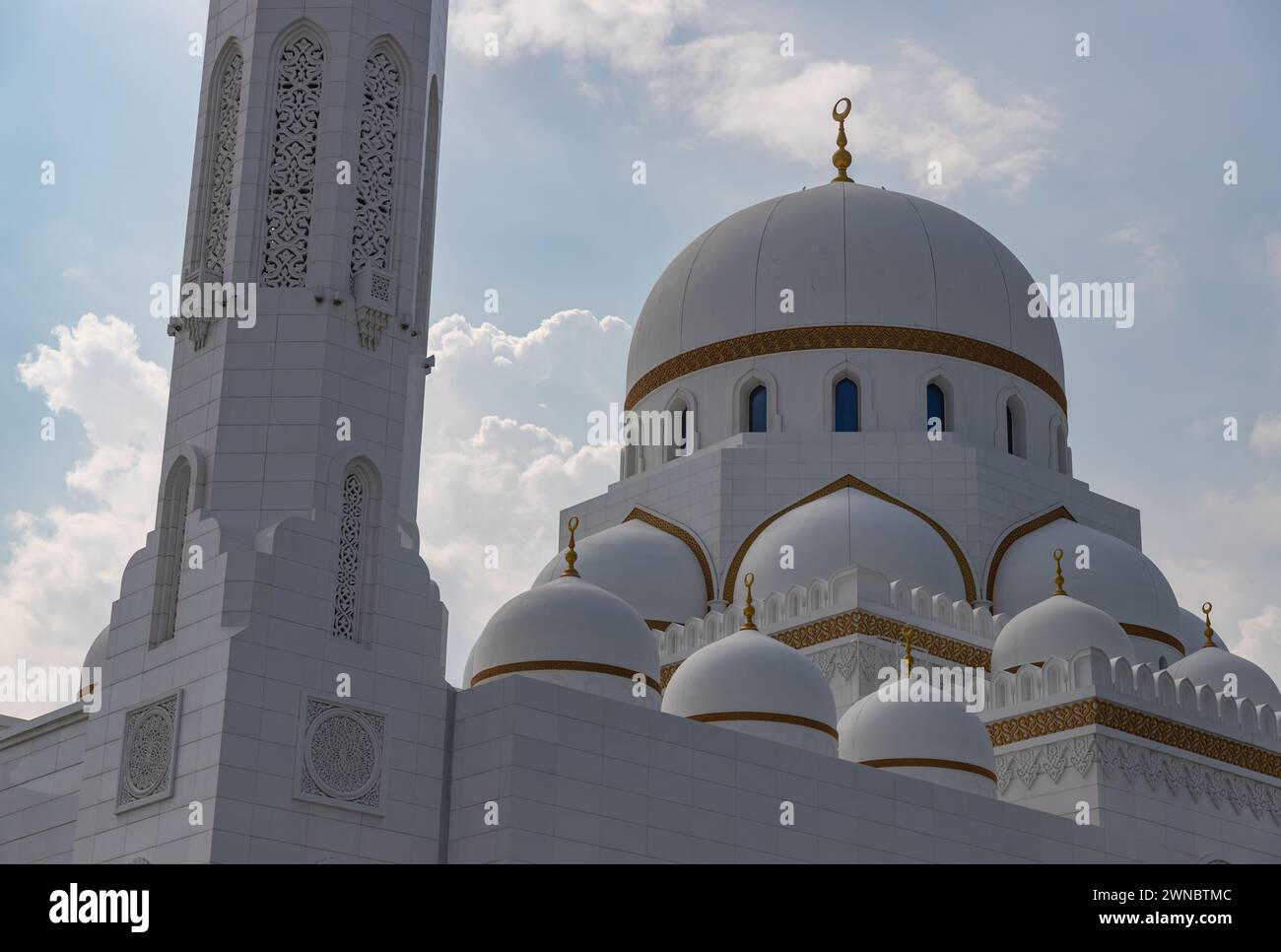 Sheikh khalifa mosque hi-res stock photography and images - Alamy