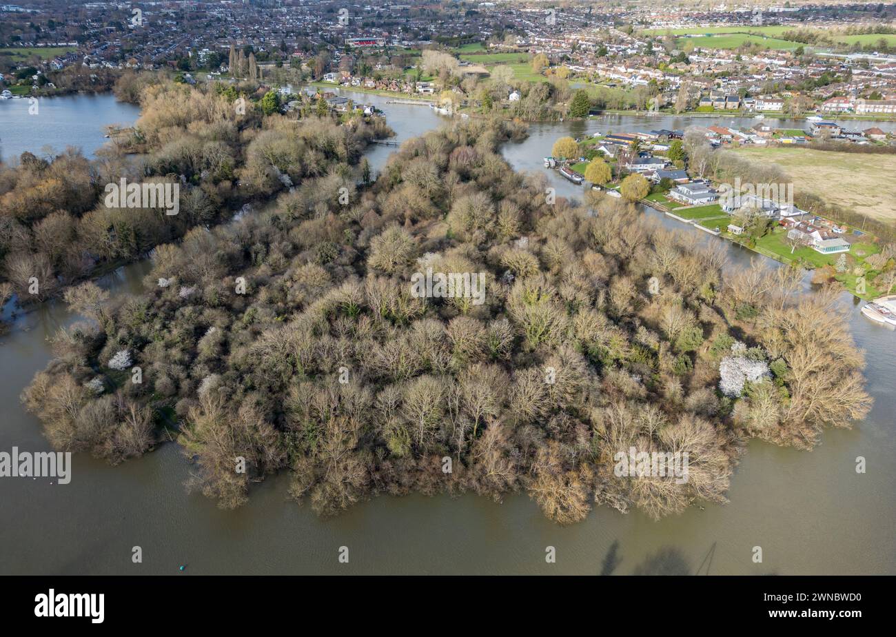 Aerial view of Penton Hook Island, Surrey, England, UK Stock Photo - Alamy
