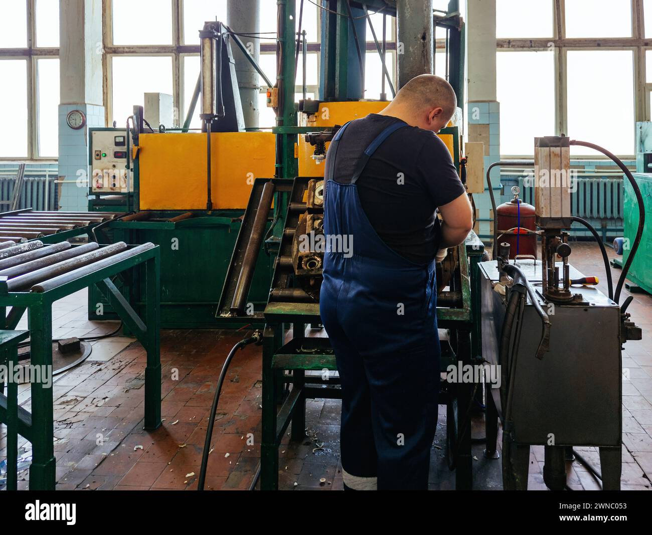Forming machine hi-res stock photography and images - Alamy
