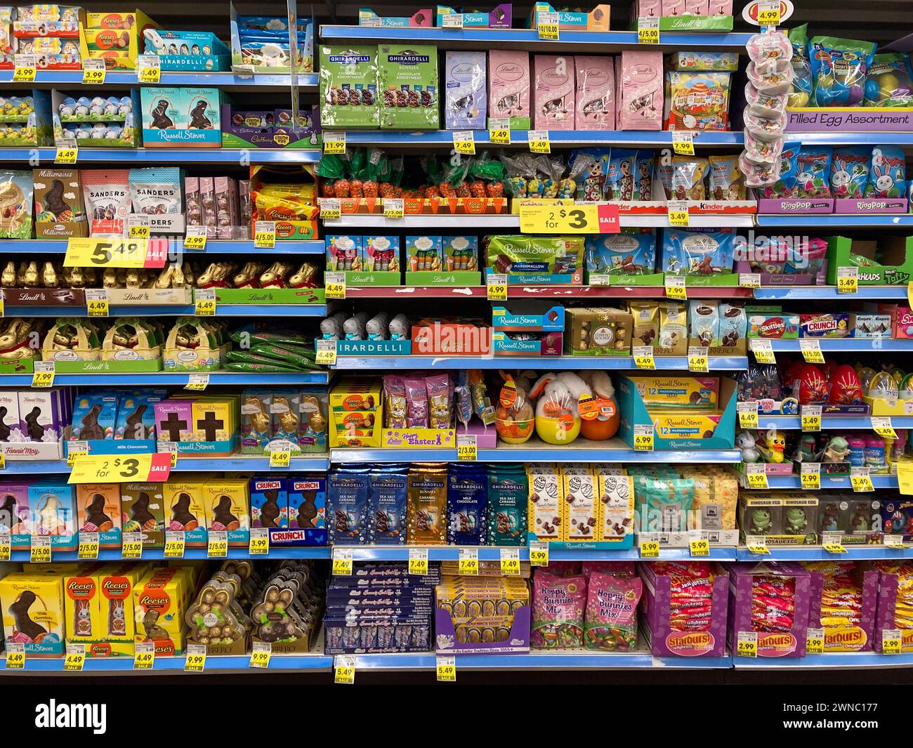 Grocery store candy hi-res stock photography and images - Alamy