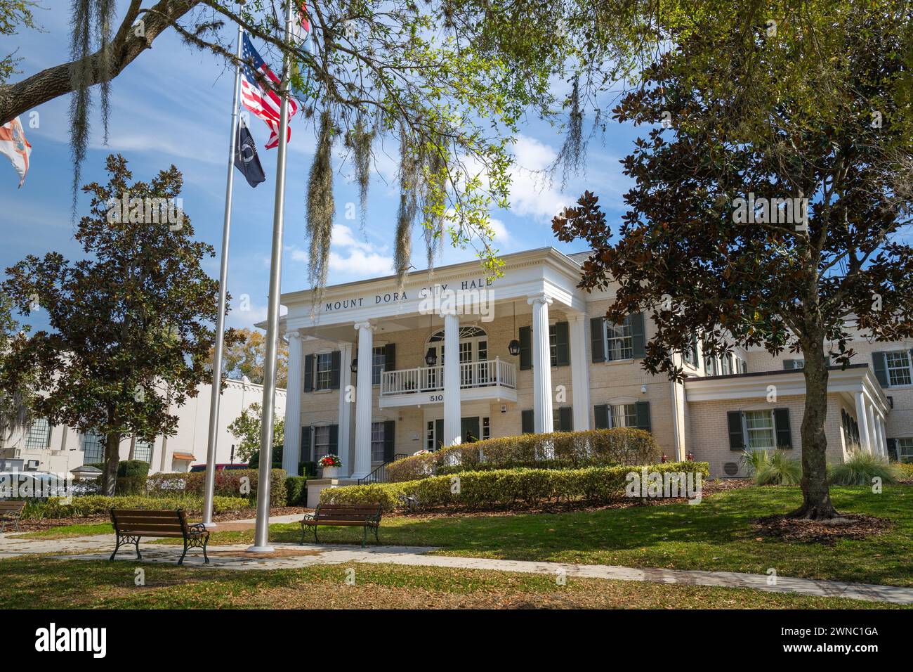 Mount Dora, Florida city hall downtown Stock Photo - Alamy