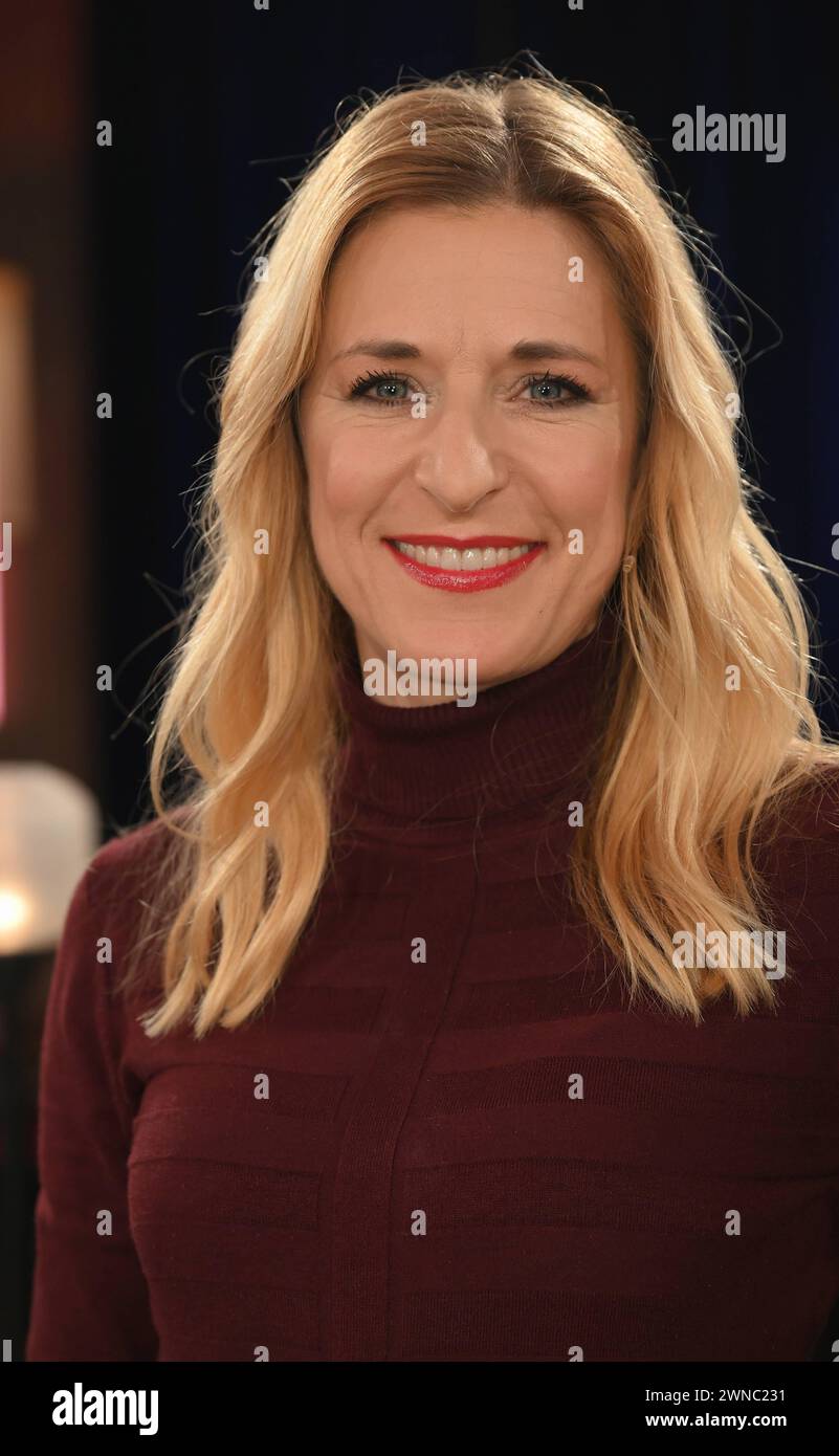 die Sängerin Stefanie Hertel zu Gast in der WDR Talkshow Kölner Treff ...