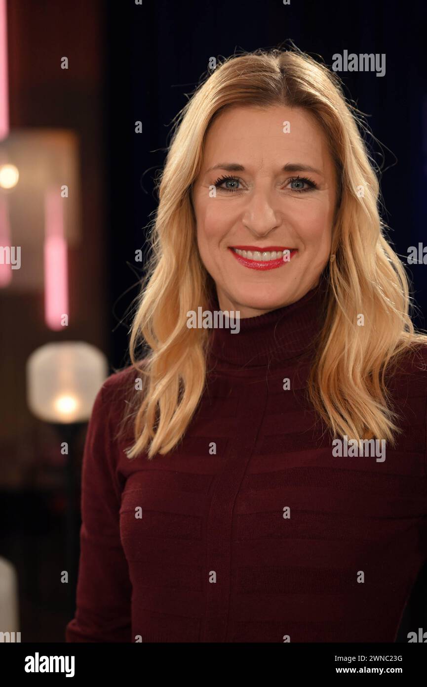 die Sängerin Stefanie Hertel zu Gast in der WDR Talkshow Kölner Treff ...
