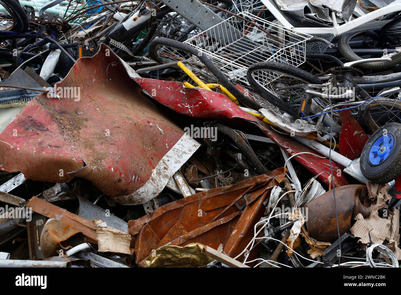 Scrap corroded aluminium hi-res stock photography and images - Alamy