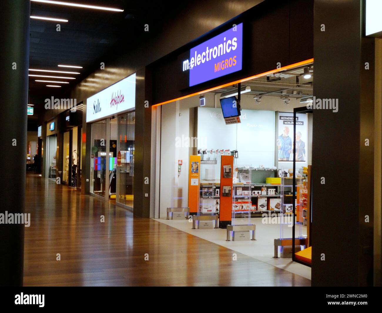 Melectronics hi-res stock photography and images - Alamy