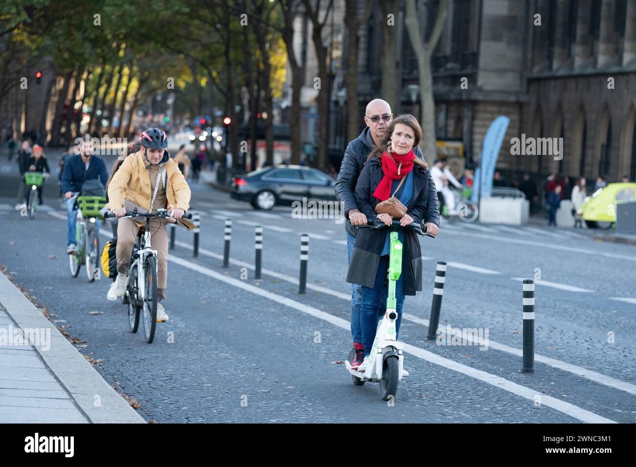 People in Paris riding their bikes, bicycles and scooters Stock Photo ...