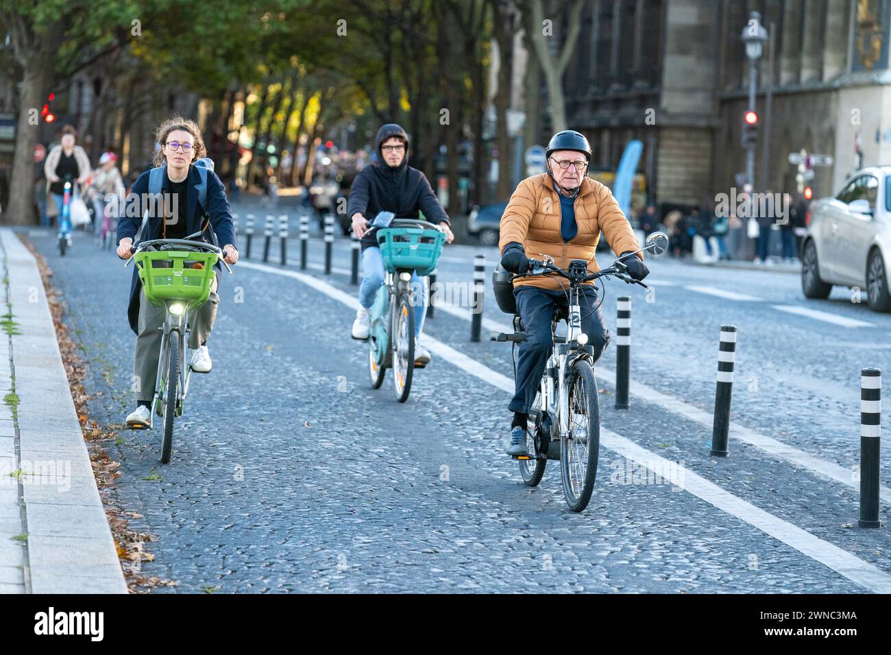 Exploring neighborhoods hi-res stock photography and images - Alamy