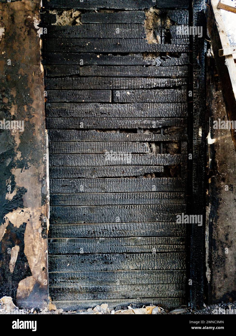 Burnt charred wooden plank surface after fire Stock Photo - Alamy