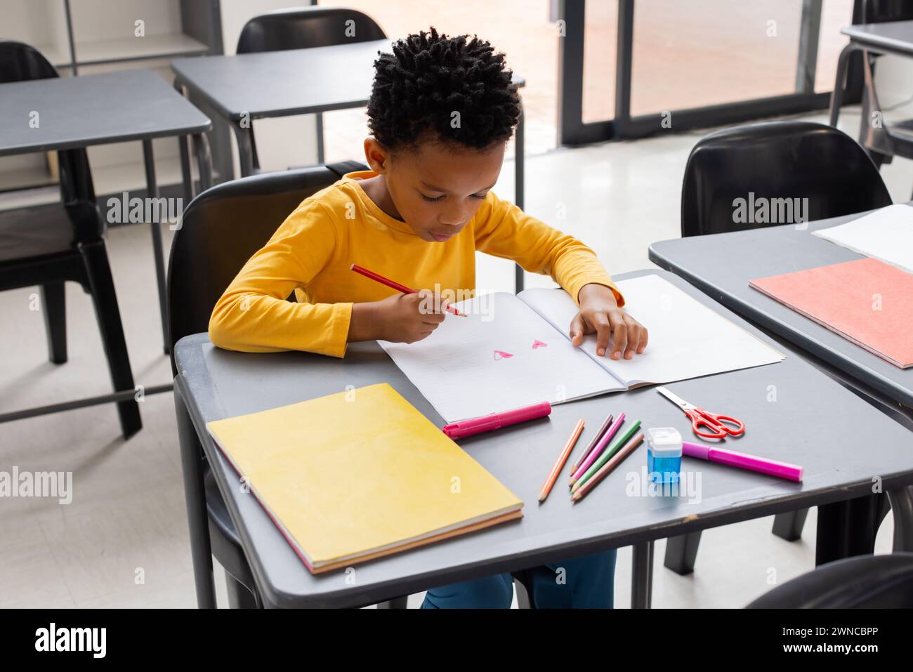 African student drawing hi-res stock photography and images - Alamy