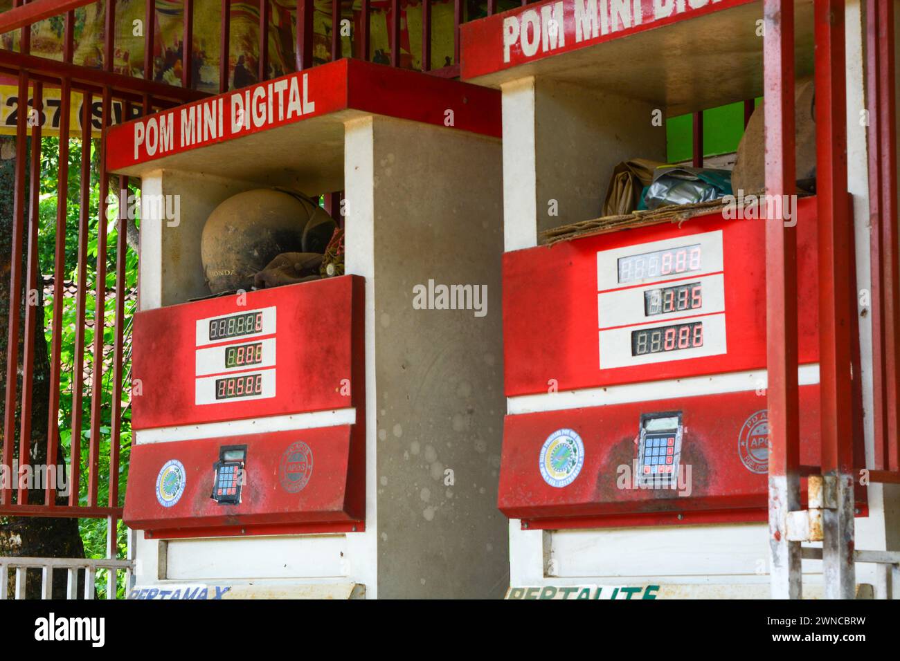 Mini gas station hi-res stock photography and images - Alamy