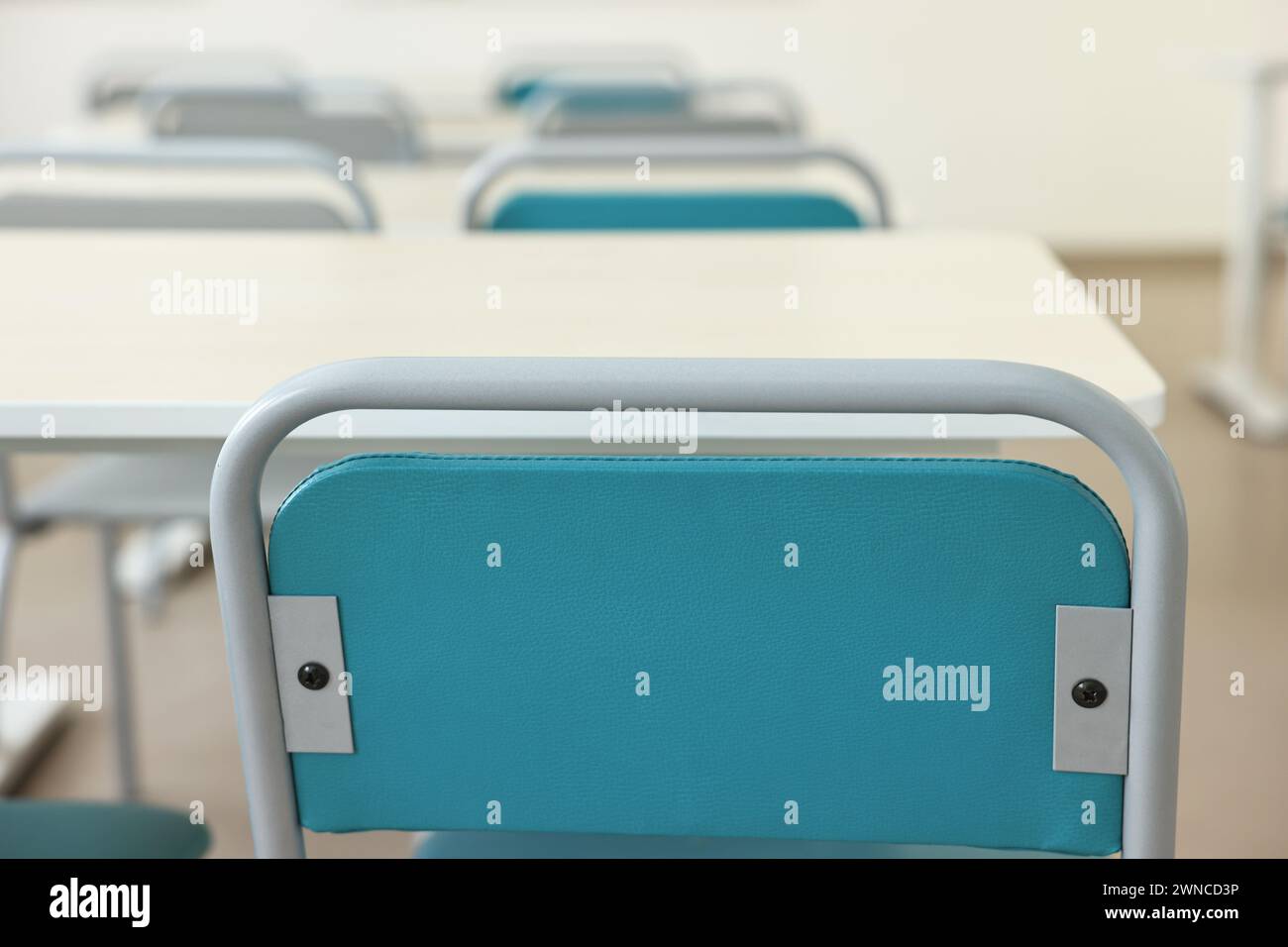 Empty school classroom with desks and chairs Stock Photo - Alamy
