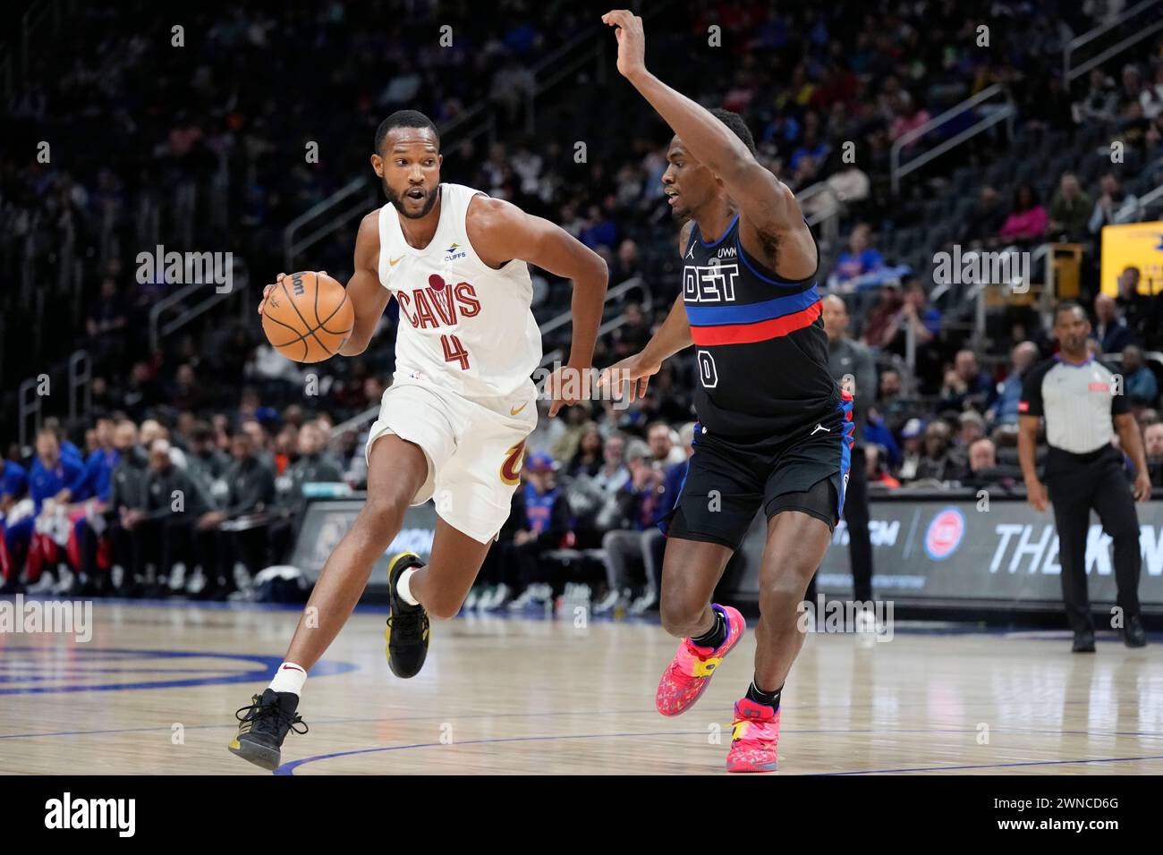 Cleveland Cavaliers forward Evan Mobley (4) brings the ball up court as ...