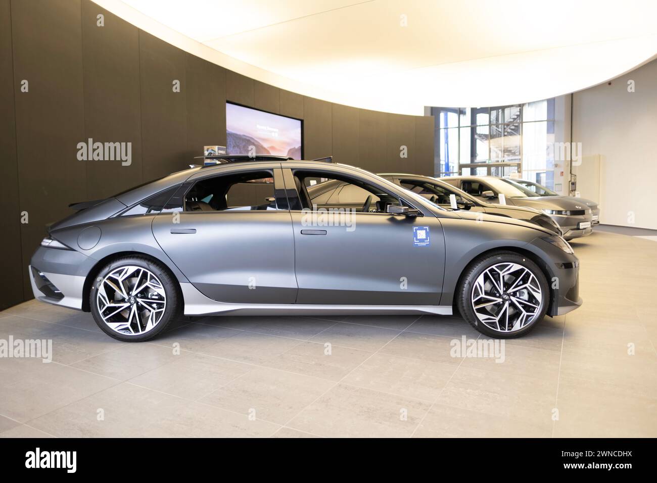 electric grey streamliner Hyundai IONIQ 6 Hyundai Motor Company ...