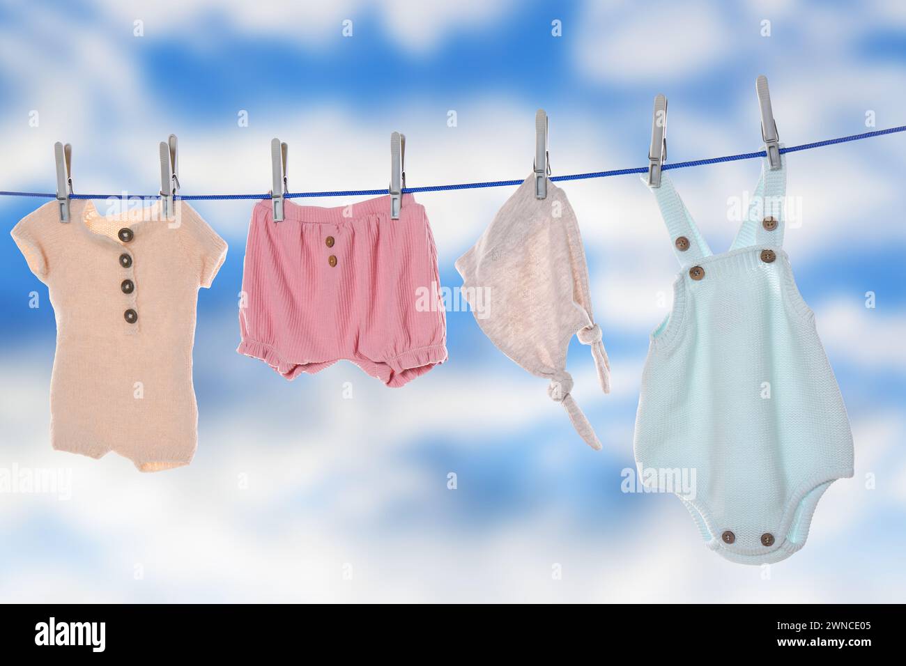 Kids washing on line hi-res stock photography and images - Alamy