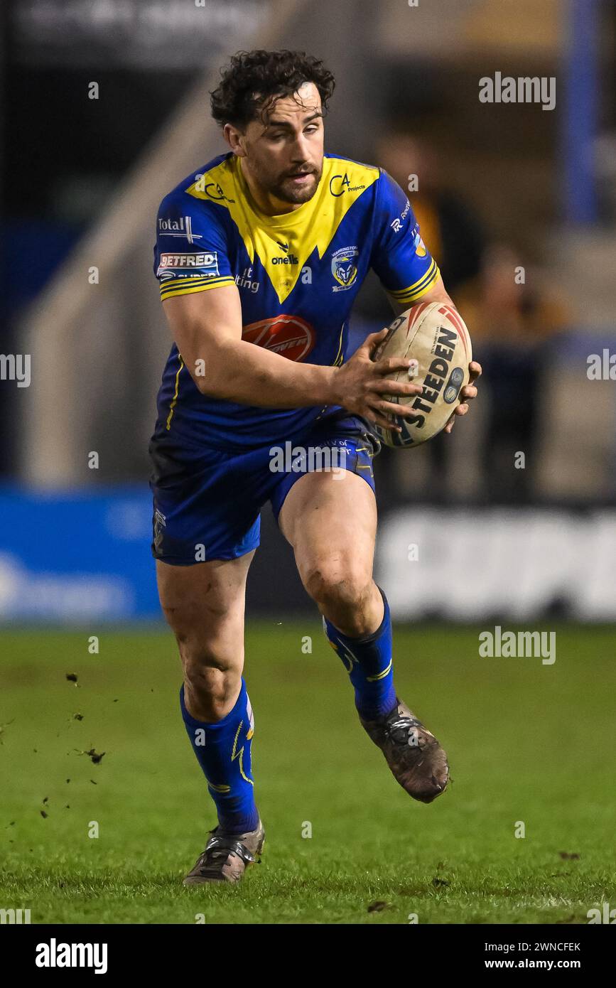 Toby King of Warrington Wolves makes a break during the Betfred Super ...