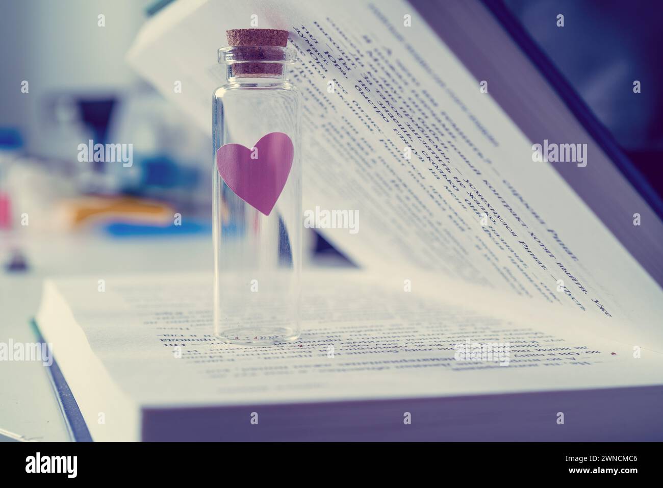 Vial cartoon hi-res stock photography and images - Alamy