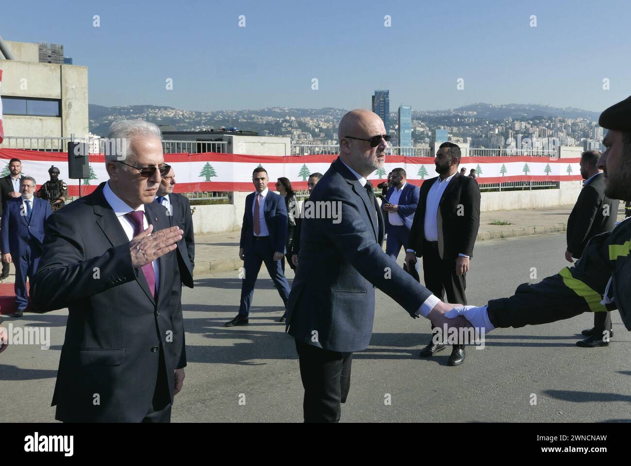 Hassan nasrallah hezbollah shiite militia beirut lebanon hi-res stock ...