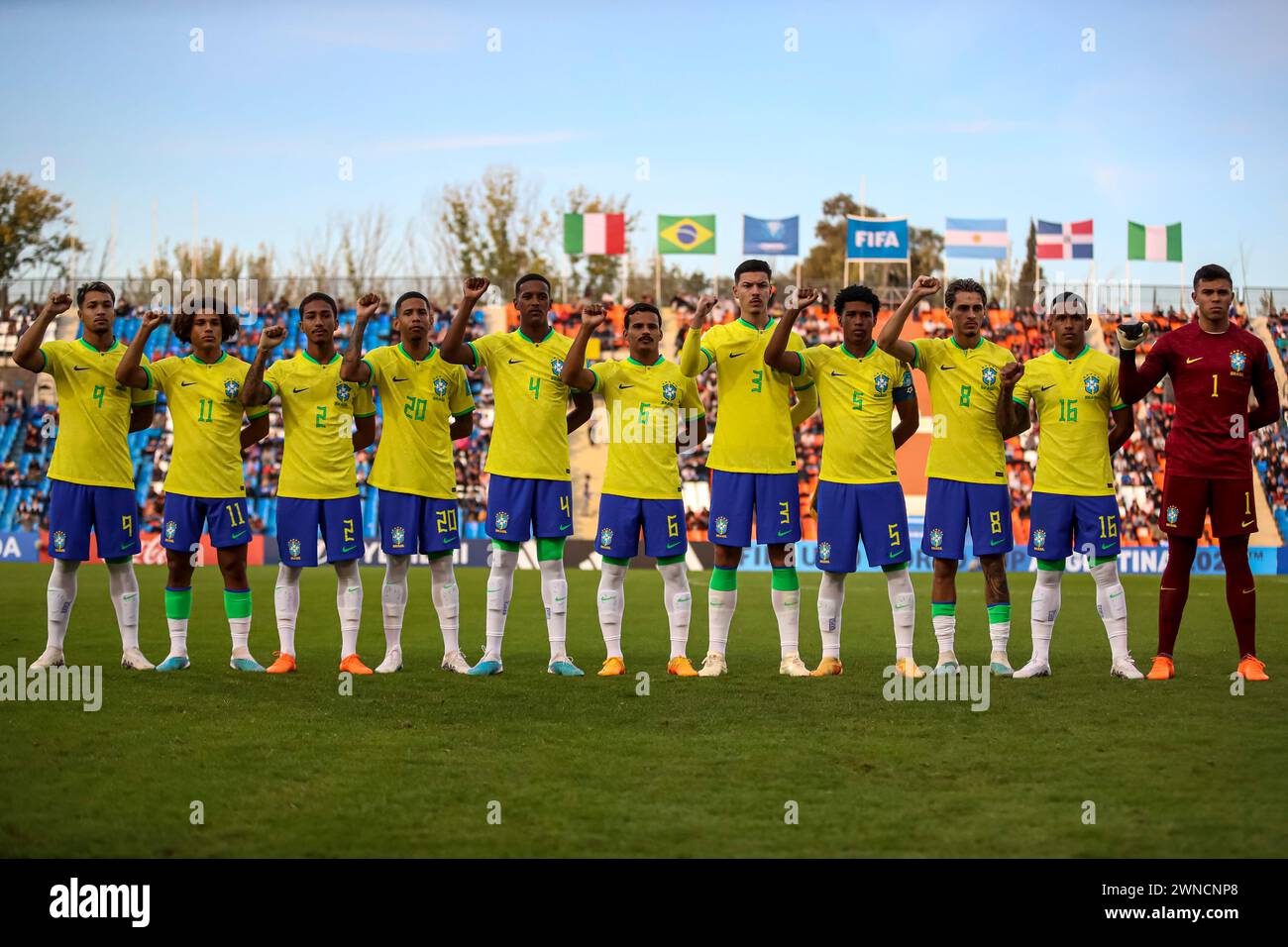 MENDOZA, ARGENTINA - MAY 24: Dominican Republic squad pose for team ...